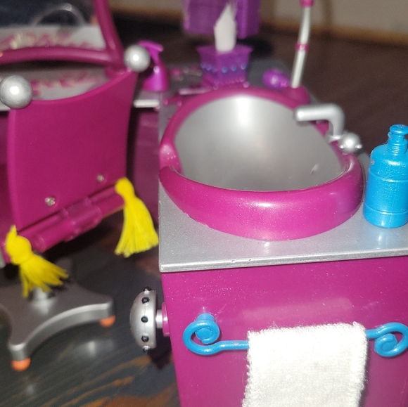 Bratz | Toys | Bratz Stylin Hair Salon | Poshmark